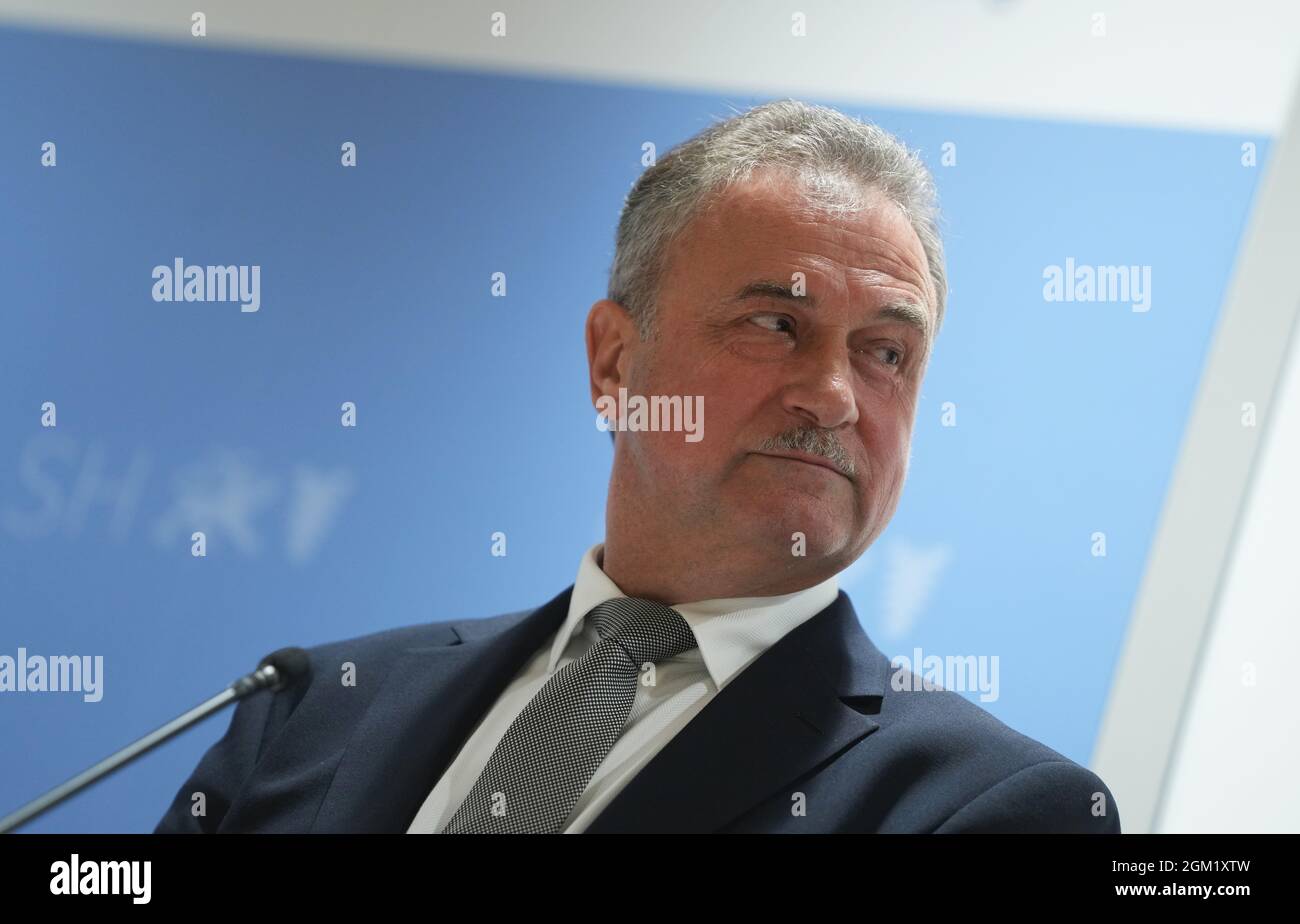 Berlin, Deutschland. September 2021. GDL-Chef Claus Weselsky steht auf ...