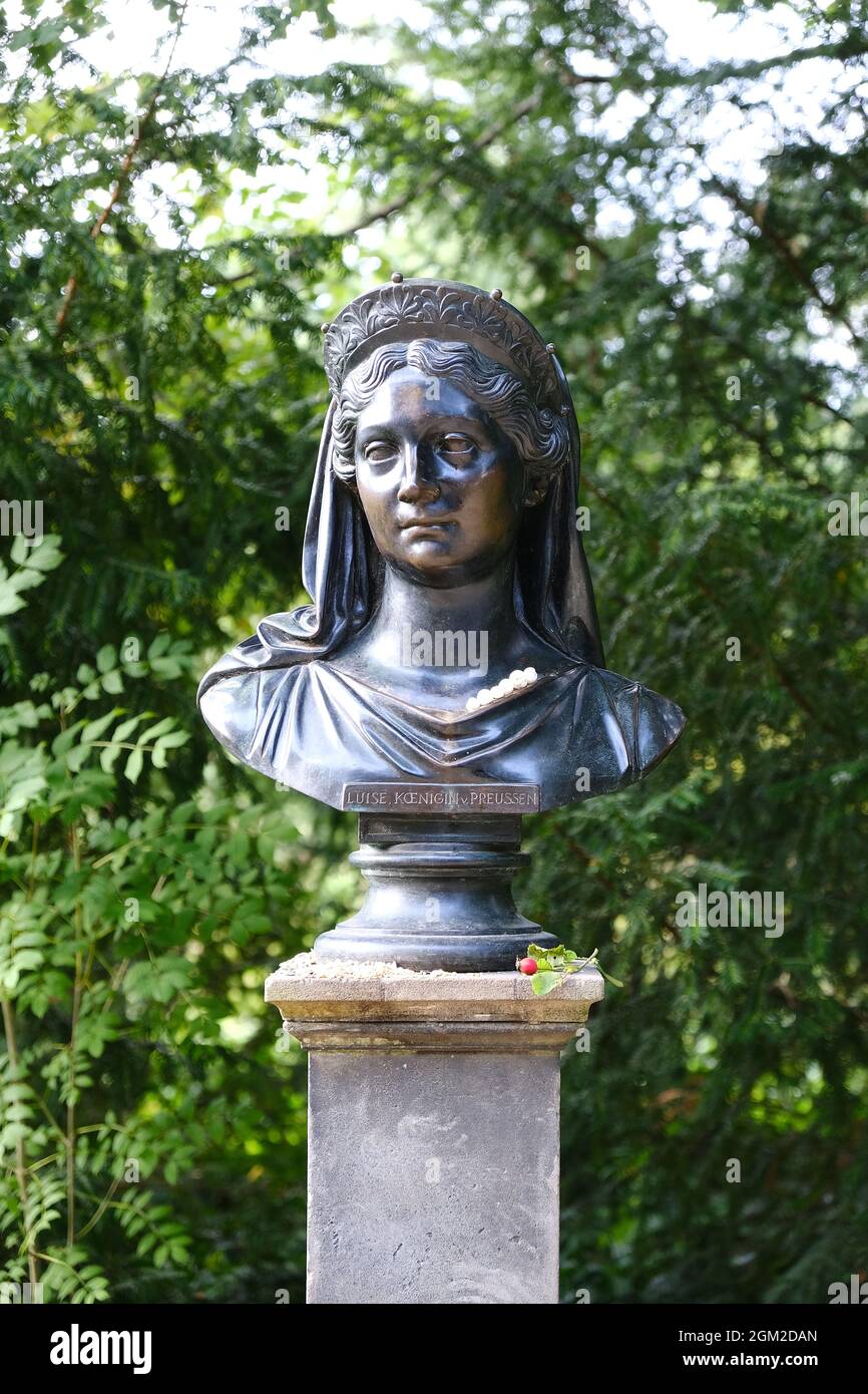Berlin, Deutschland, Bronzebüste der Königin Luise von Preußen von ...