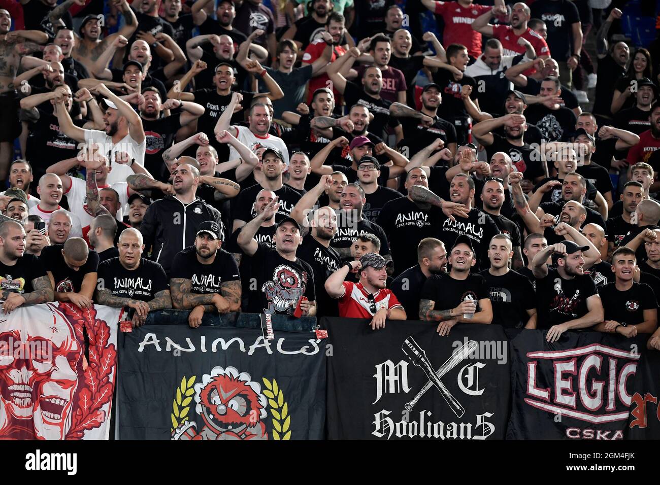 Roma, Italien. September 2021. Ultras-Anhänger des CSKA Sofia jubeln beim Fußballspiel der ...