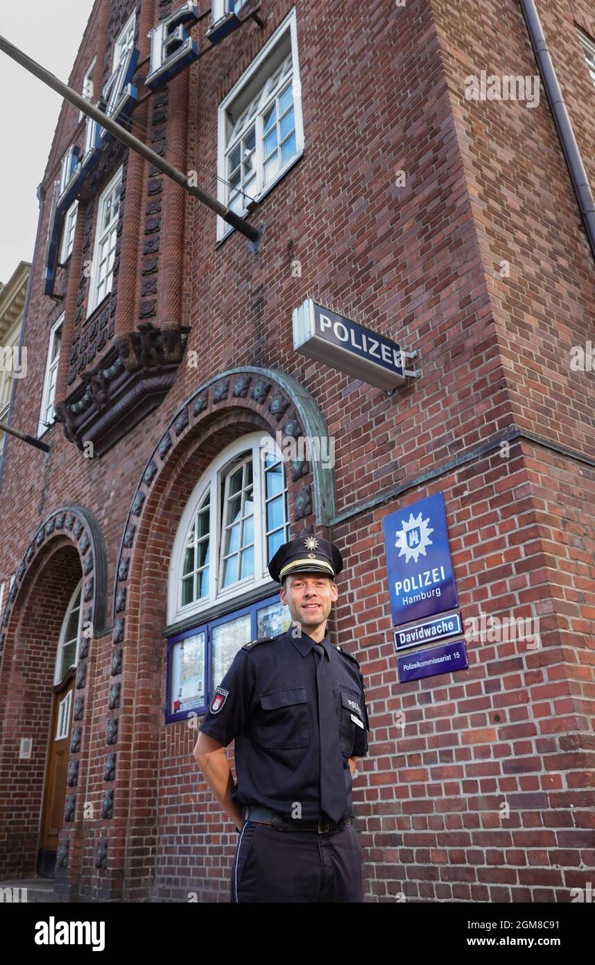 Hamburg, Deutschland. September 2021. Polizei-Oberaufseher Sebastian ...