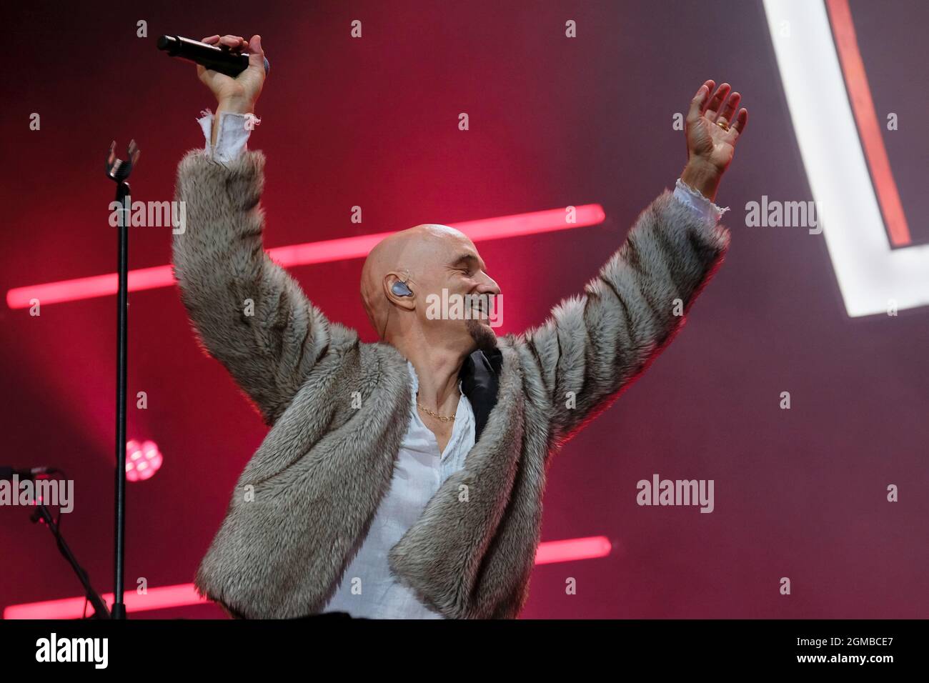 Der Sänger, Songwriter, Tänzer und Schauspieler Timothy John Booth ...