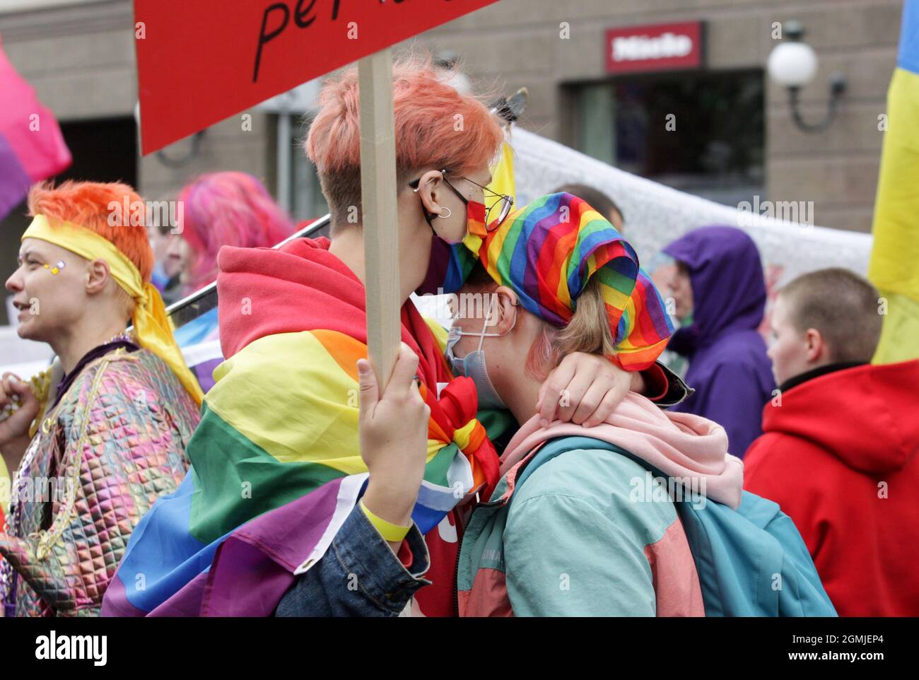 Die Teilnehmer nehmen an der „Equality March“ KyivPride 2021 der LGBT ...