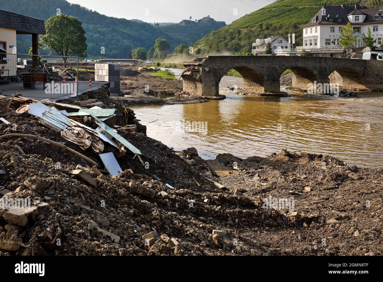 Hochwasser hochwasser hochwasser hochwasser -Fotos und -Bildmaterial in hoher Auflösung - Seite ...