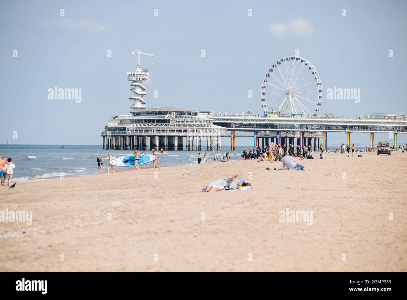 Scheveningen Strand in den Niederlanden, Nordeuropa Stockfotografie - Alamy