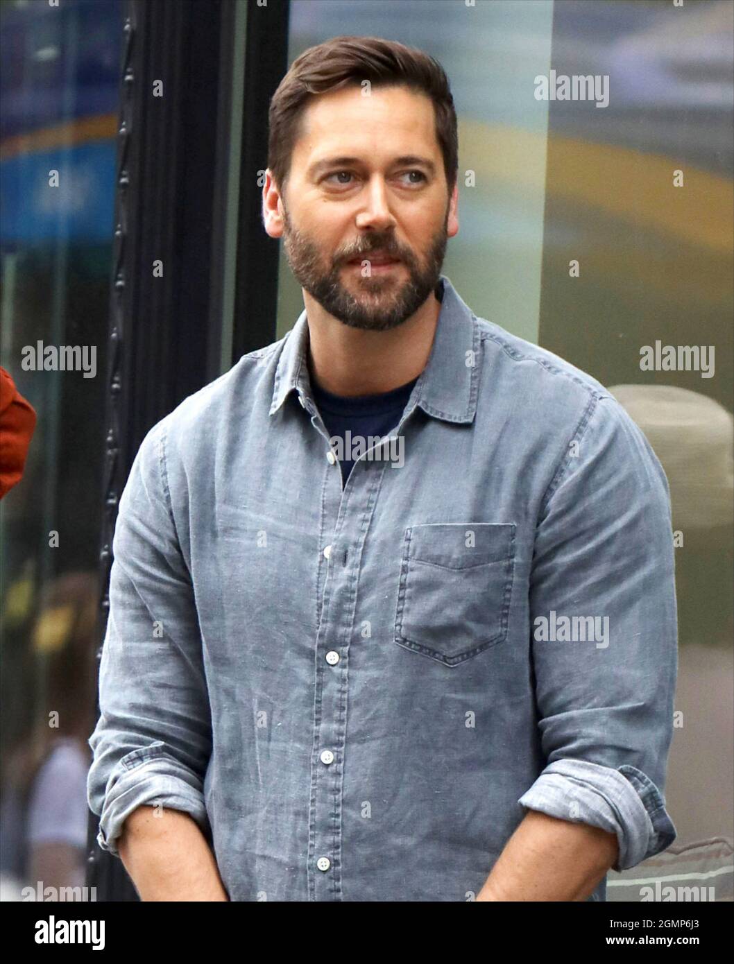 New York - NY - 20210805 Freema Agyeman und Ryan Eggold am Set von New ...