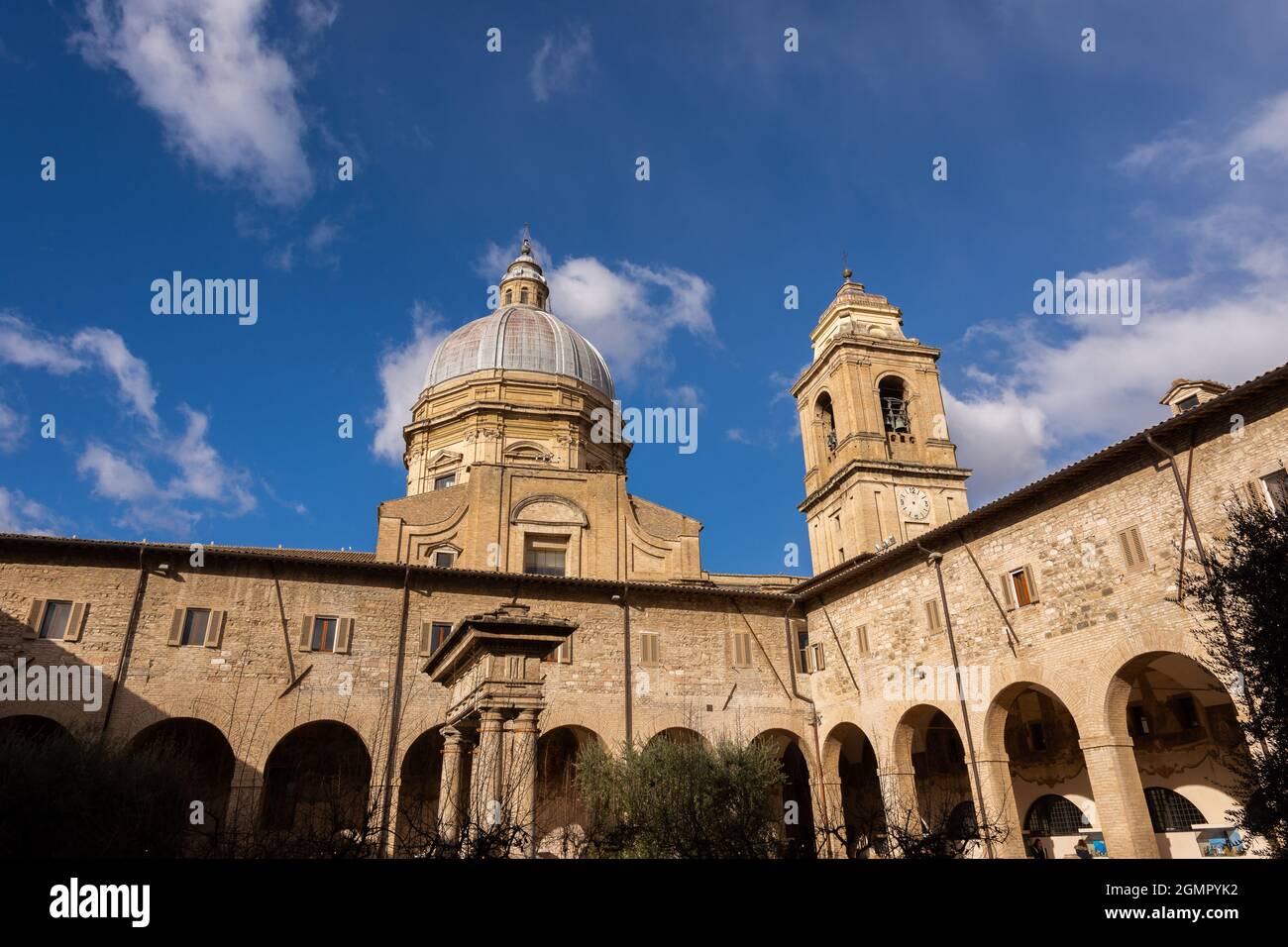 Die Basilika Santa Maria degli Angeli ist eine römisch-katholische ...