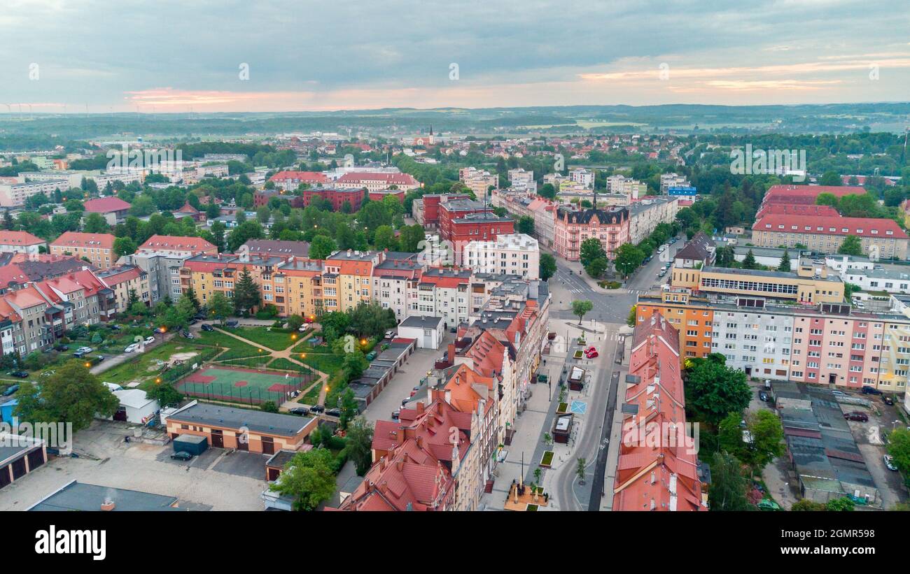 Zgorzelec, Polen - 2. Juni 2021: Luftaufnahme bei Sonnenaufgang im ... Zgorzelec, Polen - 2. Juni 2021: Luftaufnahme bei Sonnenaufgang im ...