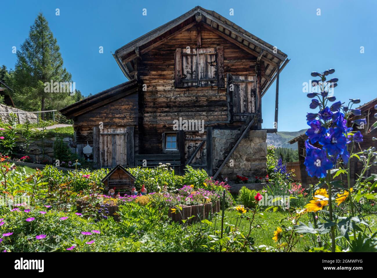 Walliser holzhaus -Fotos und -Bildmaterial in hoher Auflösung – Alamy