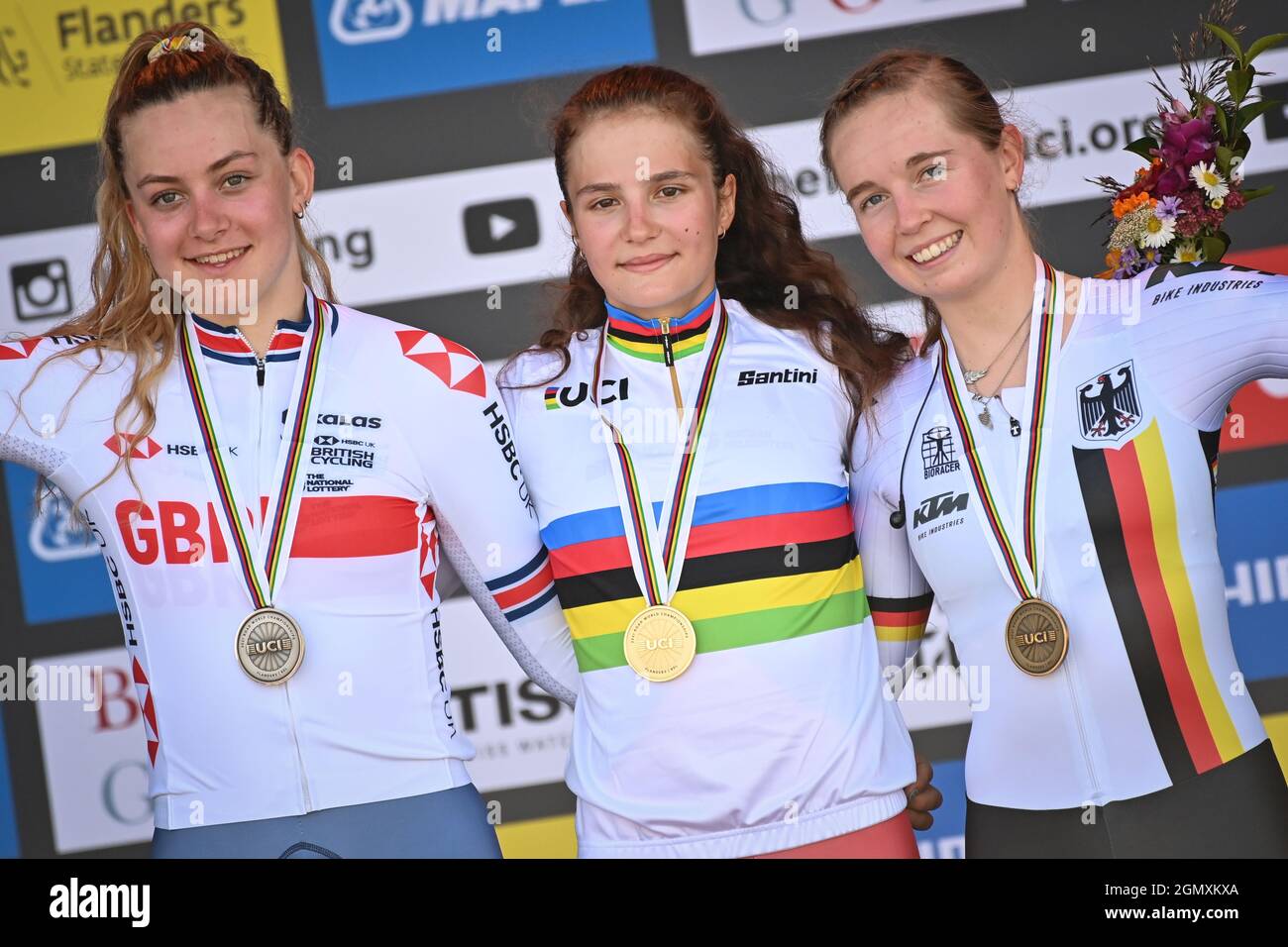 Die Britin Zoe Backstedt , Siegerin der Silbermedaille, die Russin ...