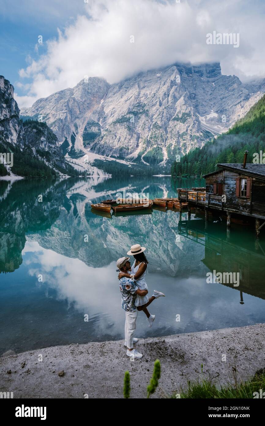 Schöne Landschaft von Prags See Lago di Prags, romantischer Ort mit ...
