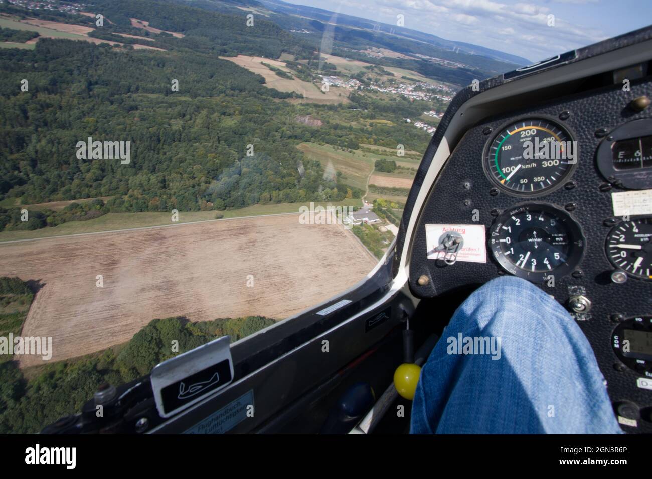 Segelflugzeug cockpit segelflugzeug -Fotos und -Bildmaterial in hoher ...