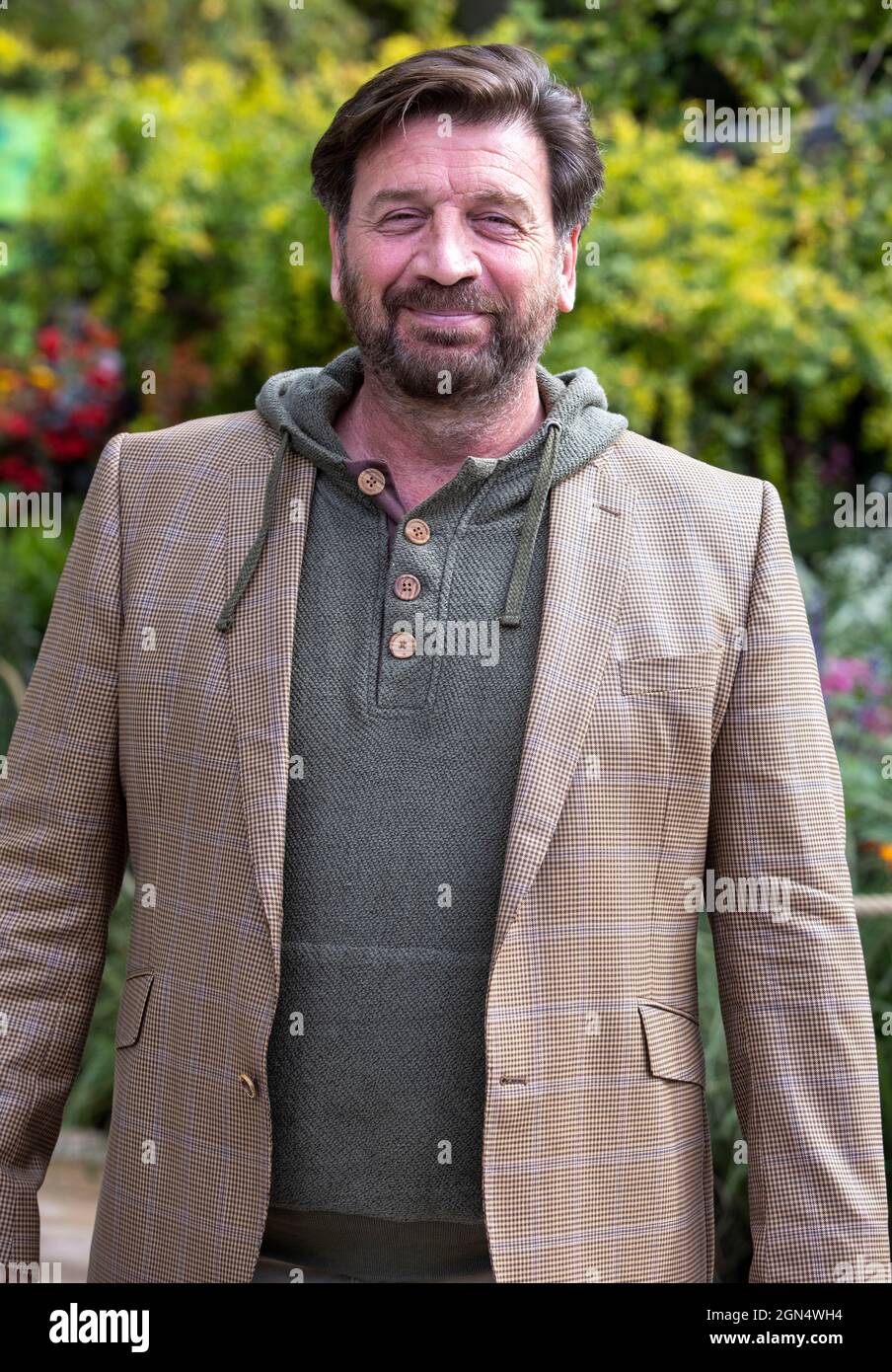Sos moderator nick knowles -Fotos und -Bildmaterial in hoher Auflösung ...