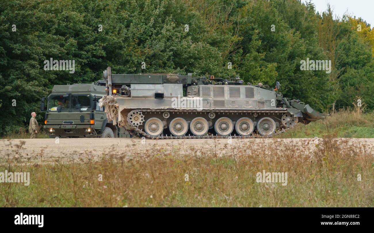 British army armoured recovery vehicle -Fotos und -Bildmaterial in ...