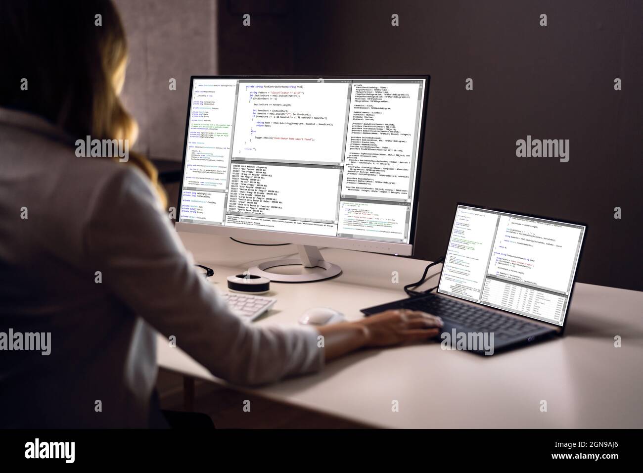 Software engineer and computer programmer -Fotos und -Bildmaterial in ...