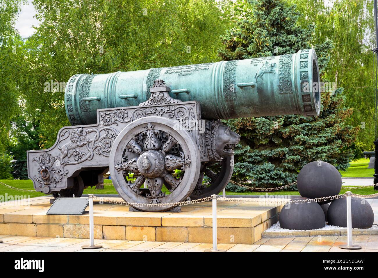 Zar Cannon (König der Kanonen) im Moskauer Kreml, Russland. Es ist alte ...