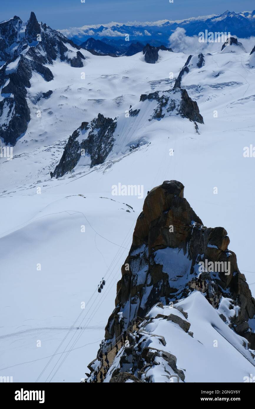 The aiguille du midi skywalk -Fotos und -Bildmaterial in hoher ...