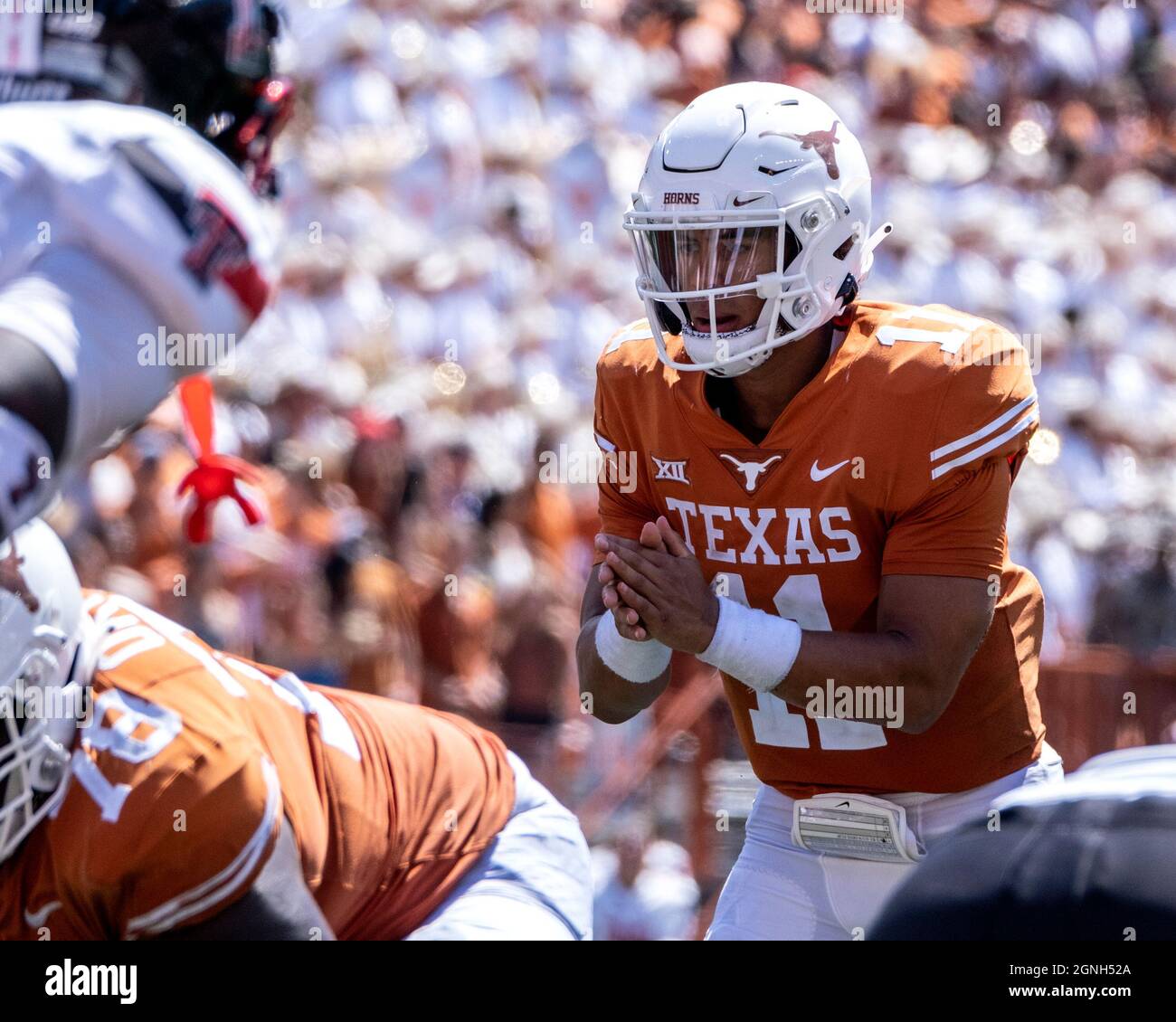 September 25. QB Casey Thompson #11 der Texas Longhorns in Aktion im ...