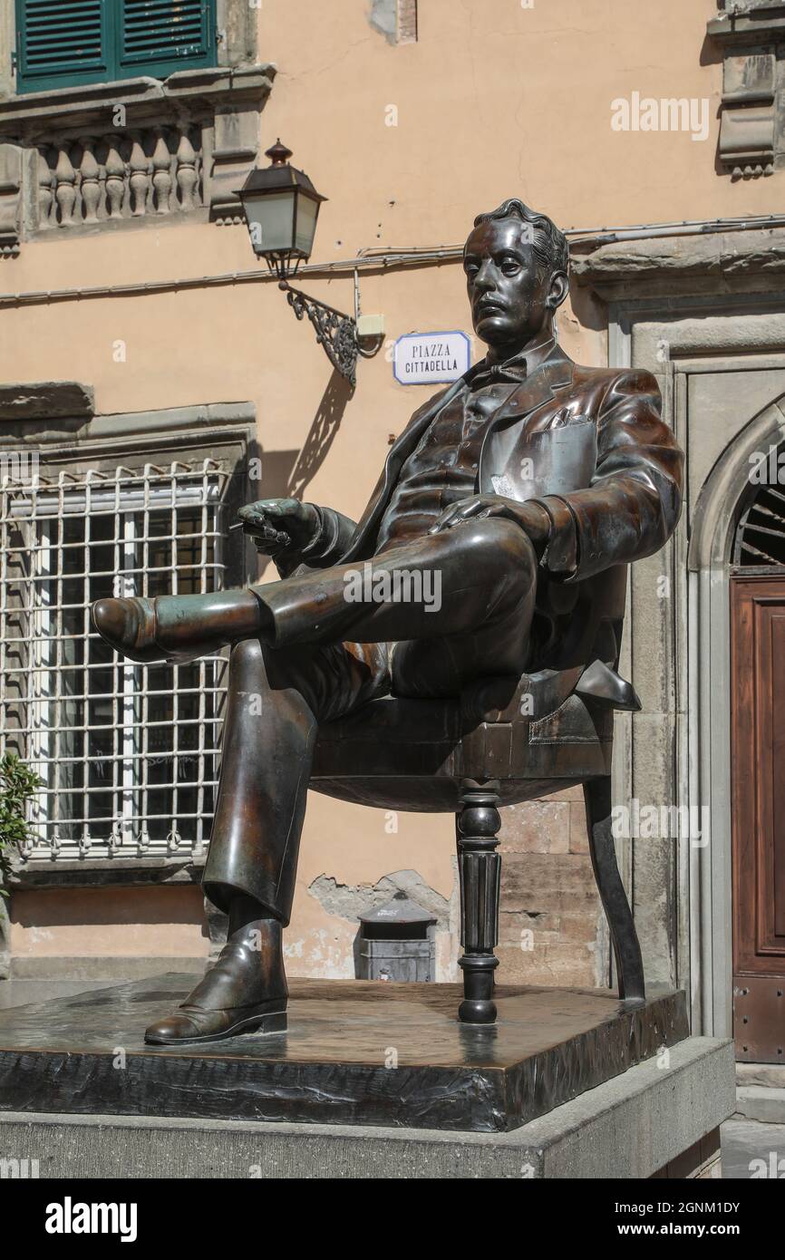 Puccini statue -Fotos und -Bildmaterial in hoher Auflösung – Alamy