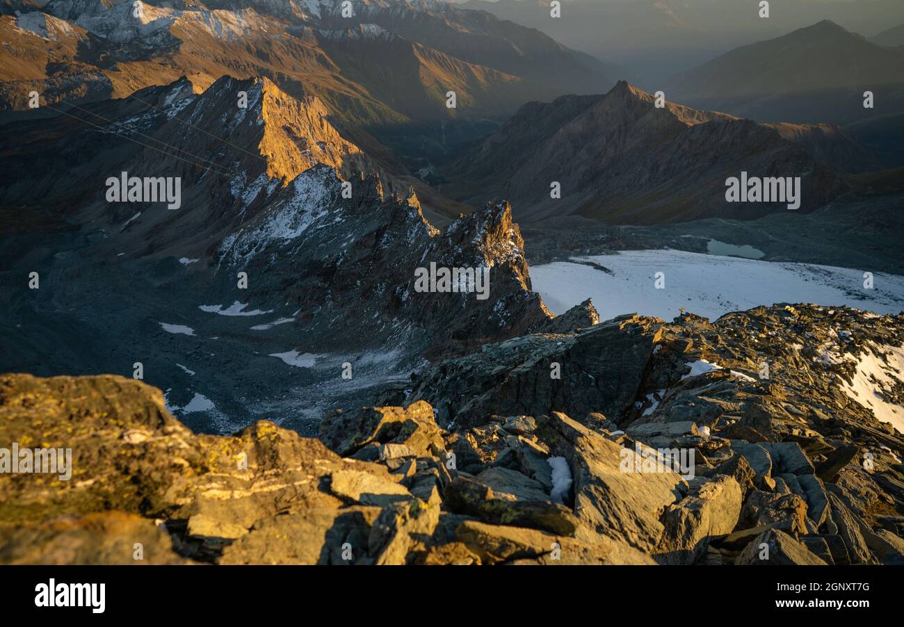 Grossglockner mountain silhouette -Fotos und -Bildmaterial in hoher ...