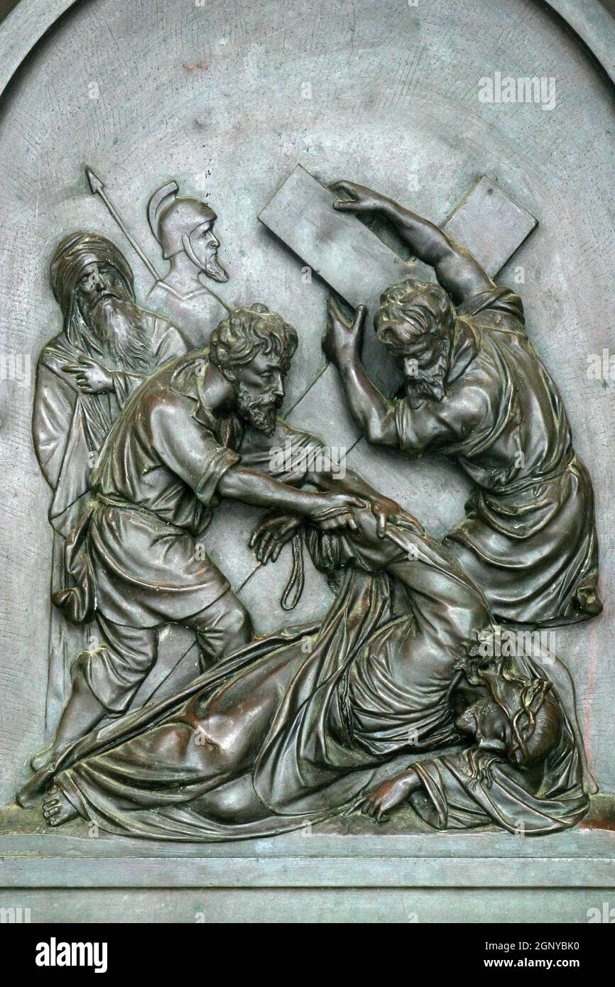 Die neunte Kreuzwegstation, Jesus fällt zum dritten Mal, die Kirche des ... Die neunte Kreuzwegstation, Jesus fällt zum dritten Mal, die Kirche des ...