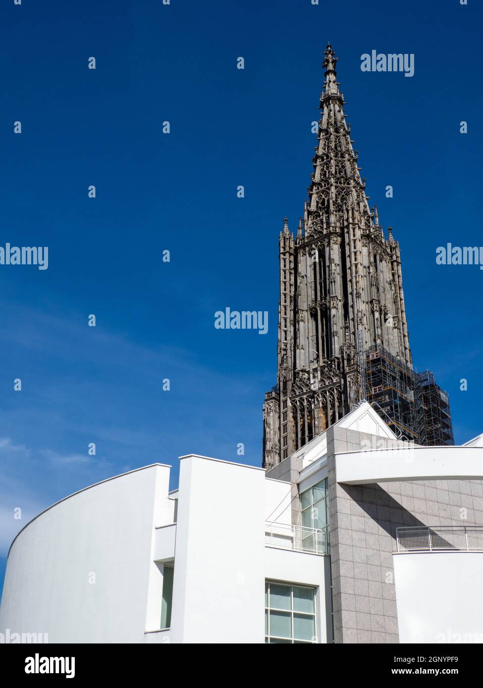 Stadthaus und ulmer dom -Fotos und -Bildmaterial in hoher Auflösung – Alamy
