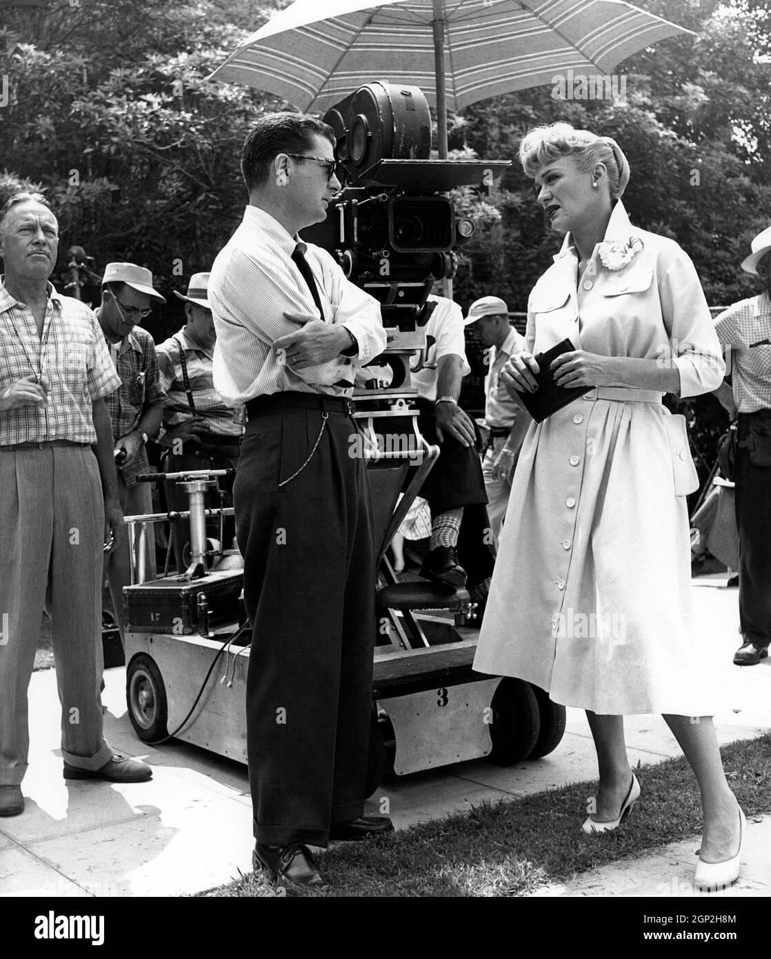 UNSERE MISS BROOKS, von links: Produzent David Weisbart, Eve Arden, am ...