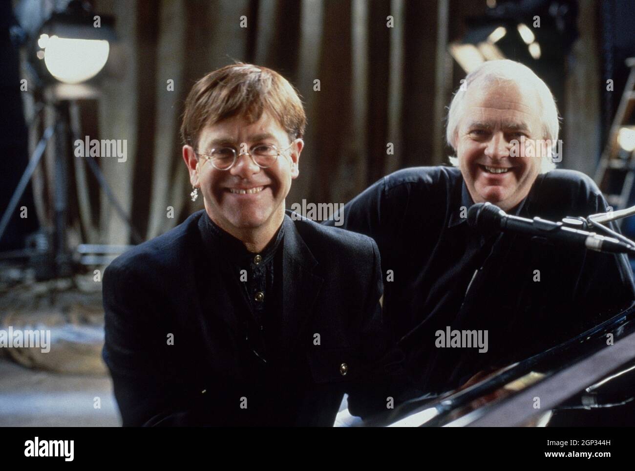DER KÖNIG DER LÖWEN, von links: Elton John, Tim Reis, 1994. ph: Tony ...