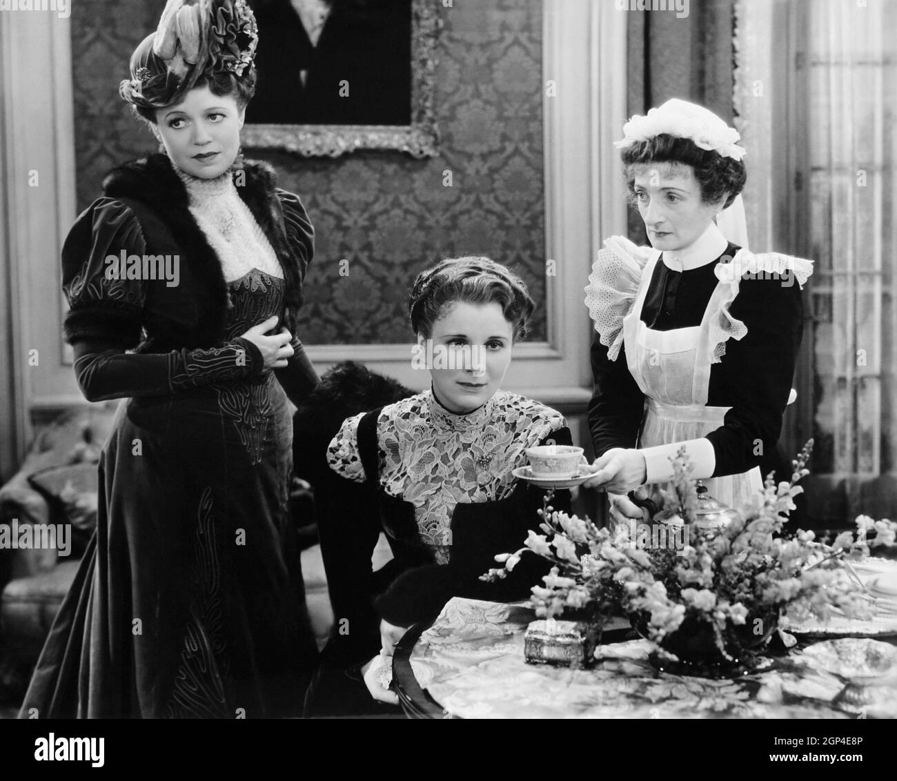 KAVALKADE, von links: Irene Browne, Diana Wynyard, Una O'Connor, 1933 ...