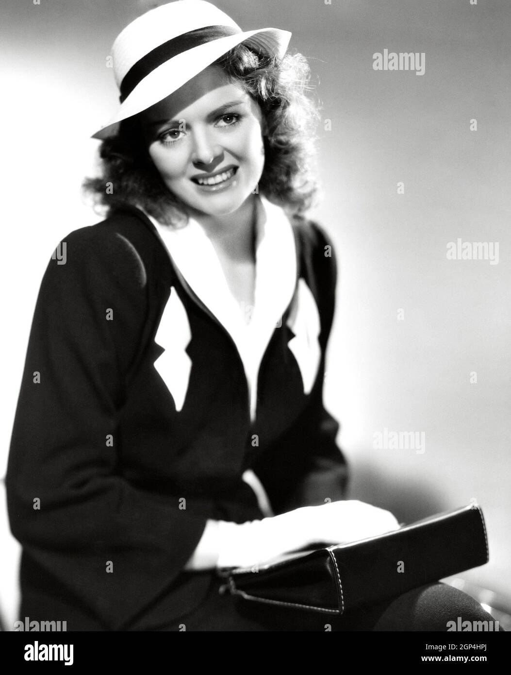 GATEWAY, Arleen Whelan, in einem marineblauen Wollanzug mit weißen ...