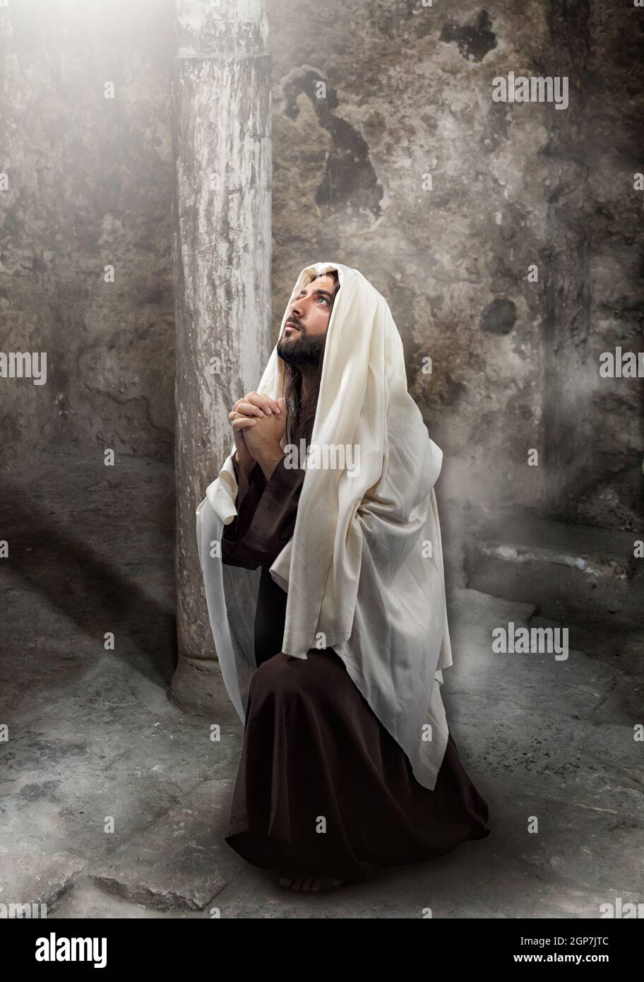 Geistliche knien -Fotos und -Bildmaterial in hoher Auflösung – Alamy