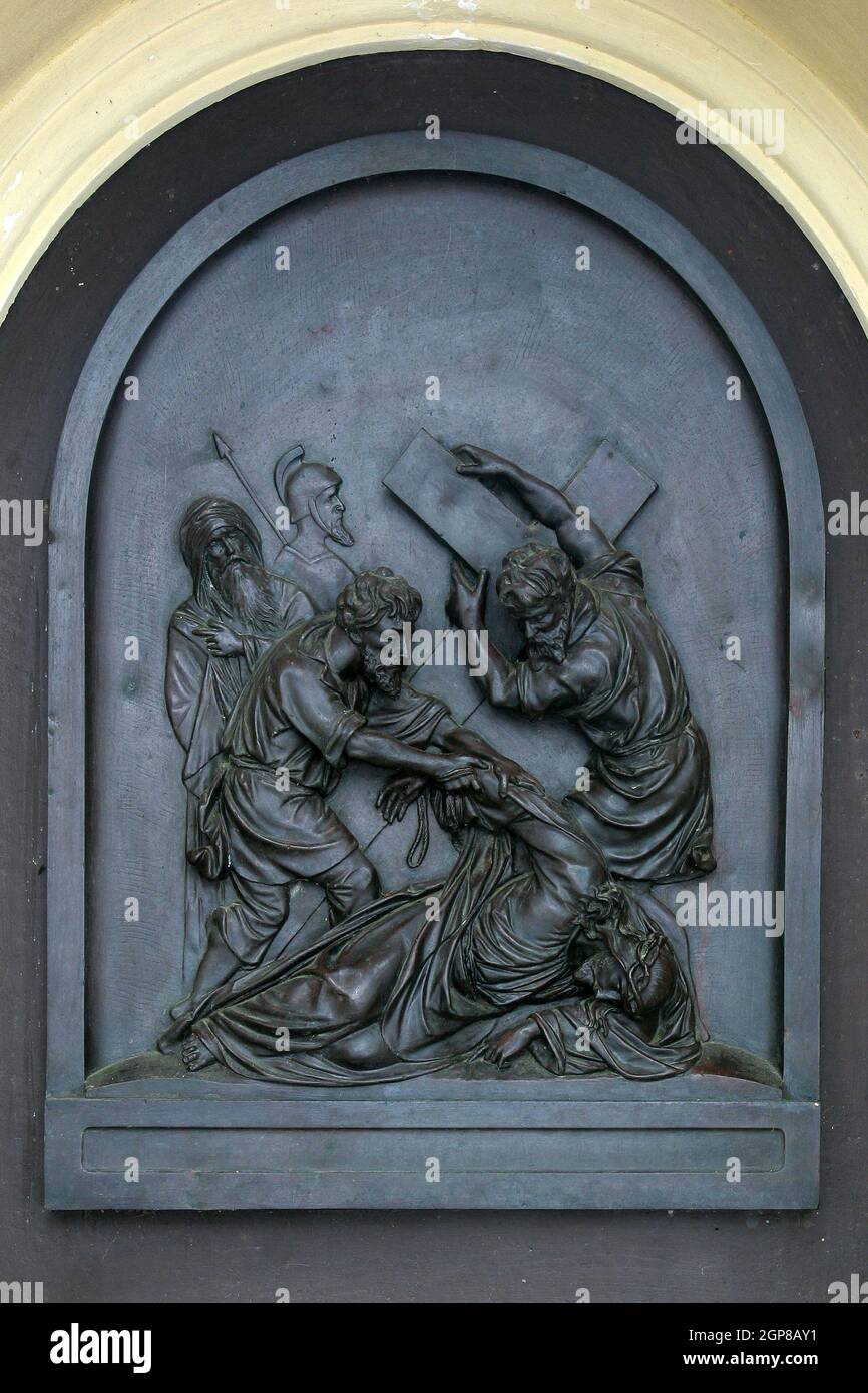 Die neunte Kreuzwegstation, Jesus fällt zum dritten Mal, die Kirche des ... Die neunte Kreuzwegstation, Jesus fällt zum dritten Mal, die Kirche des ...