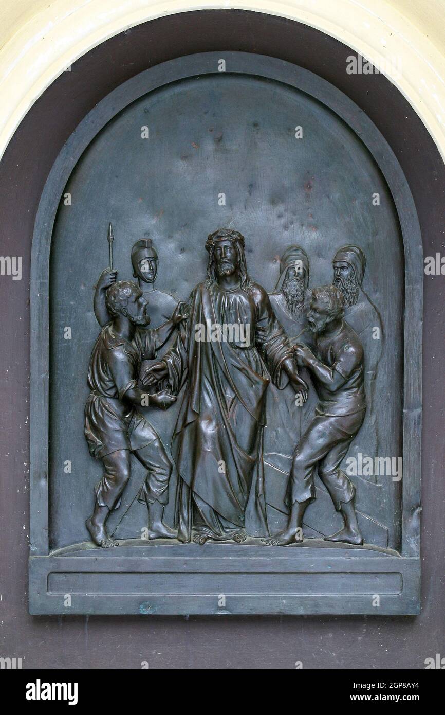10th stations cross jesus stripped -Fotos und -Bildmaterial in hoher ...