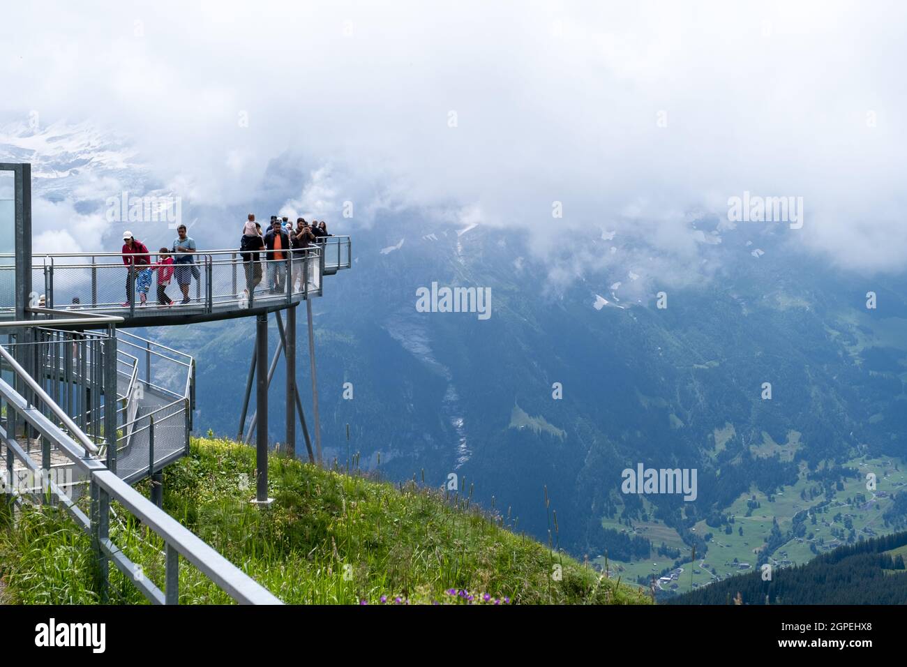 Grindelwald, Schweiz Juli 2021 mit Teilen von Mattenberg im Hintergrund ...