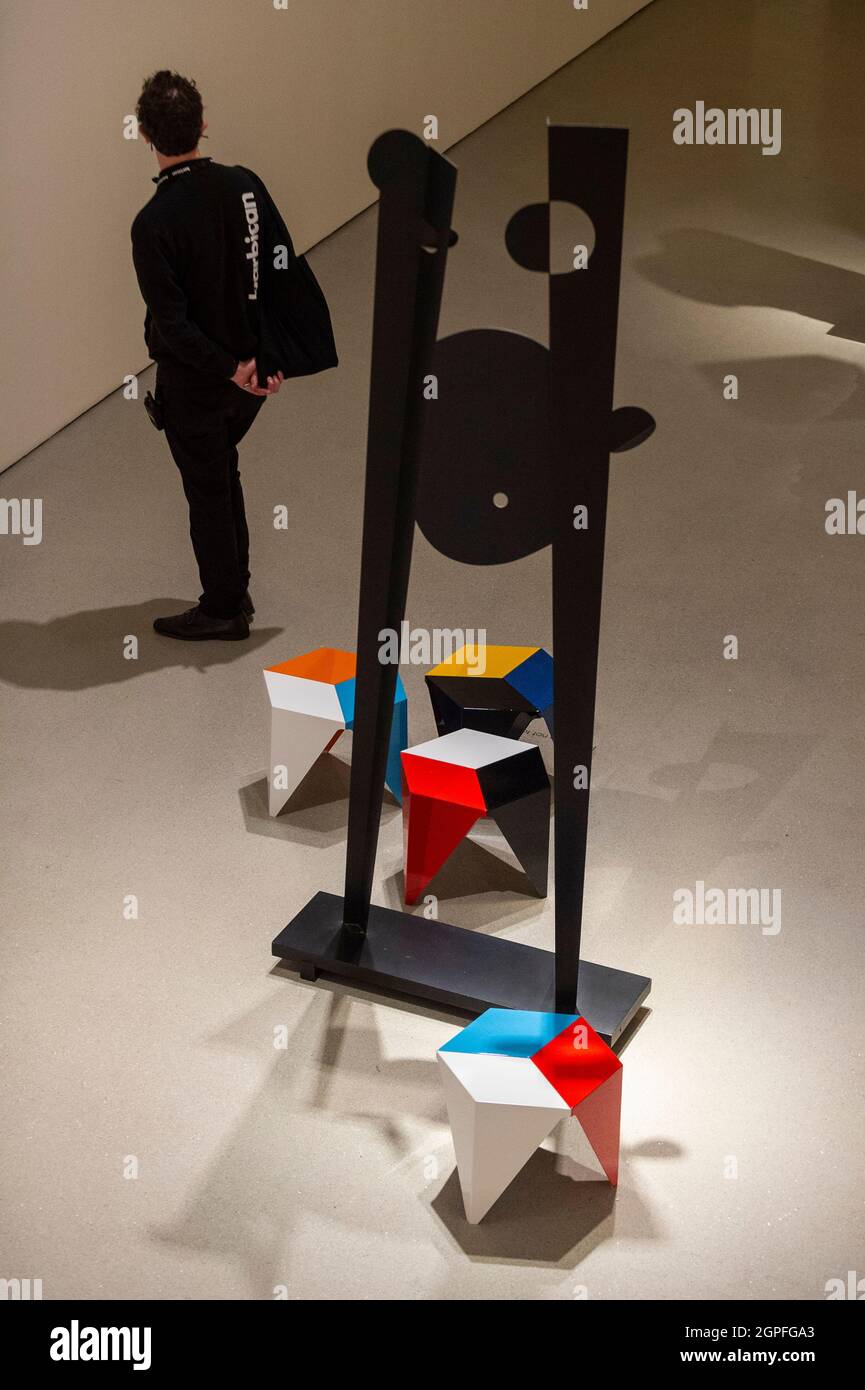 London, Großbritannien. 29. September 2021. „Solar“, 1958, von Isamu Noguchi. Vorschau auf die ...