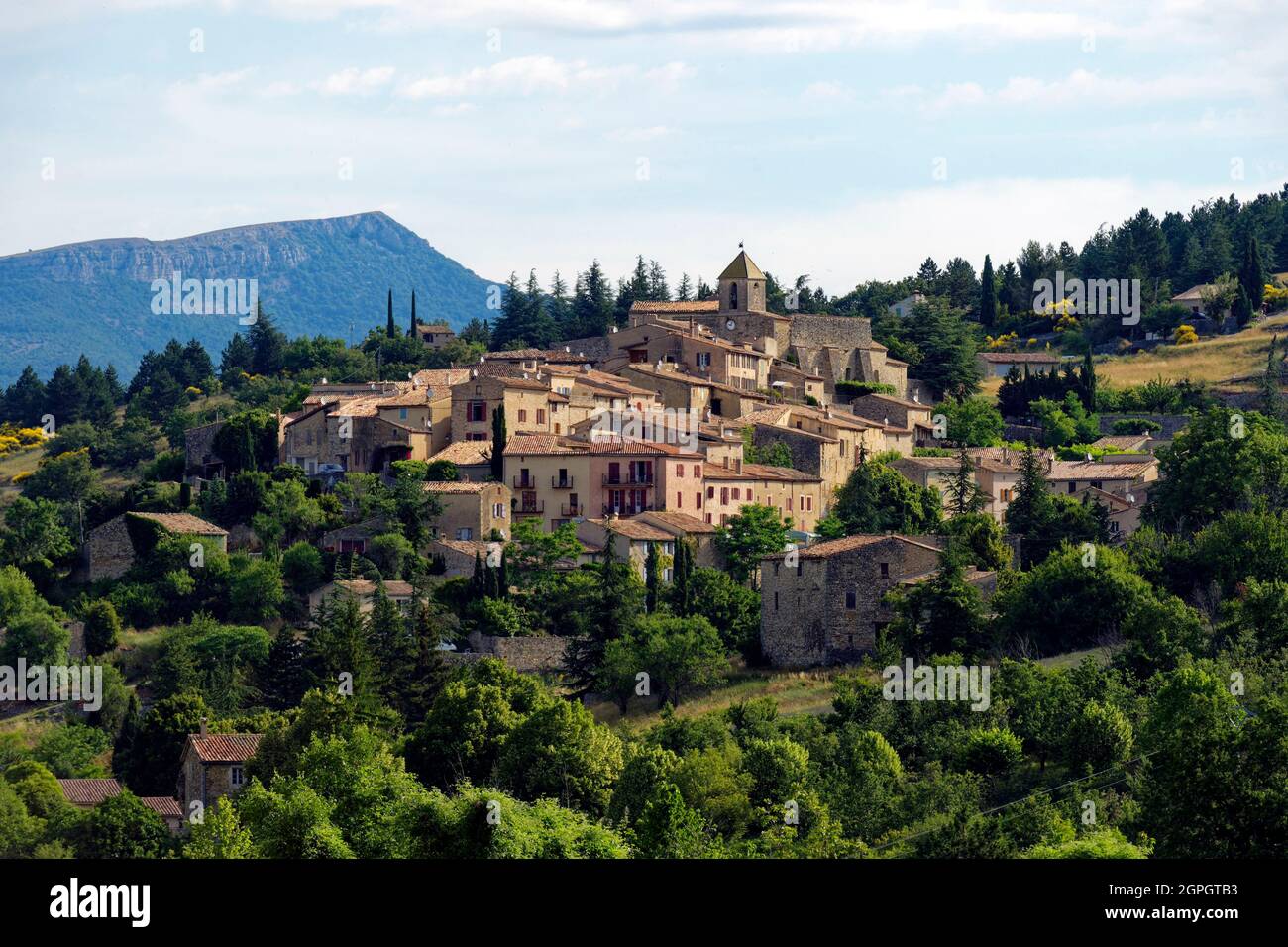 Bedoin dorf und mont ventoux -Fotos und -Bildmaterial in hoher ...