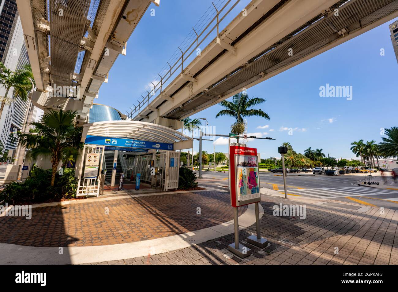 Bayfront park metromover station -Fotos und -Bildmaterial in hoher ...