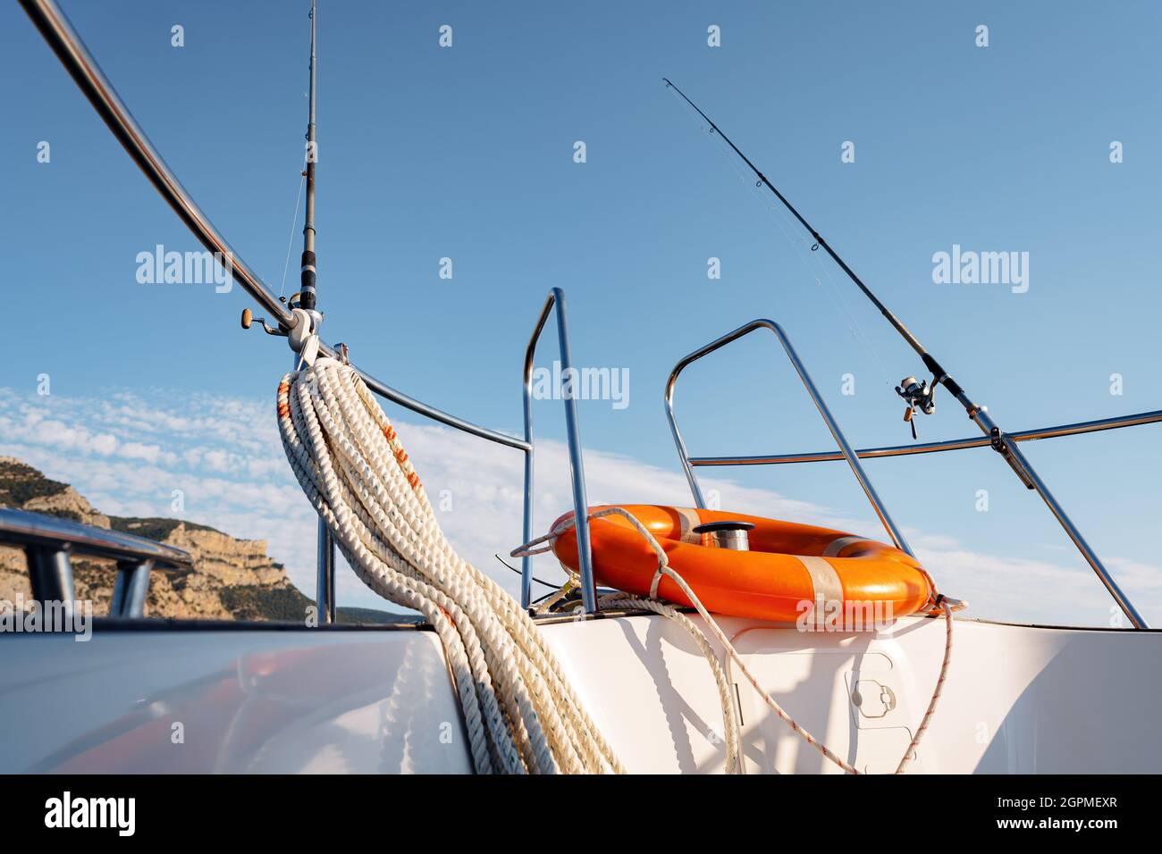 Segelboot sos -Fotos und -Bildmaterial in hoher Auflösung – Alamy