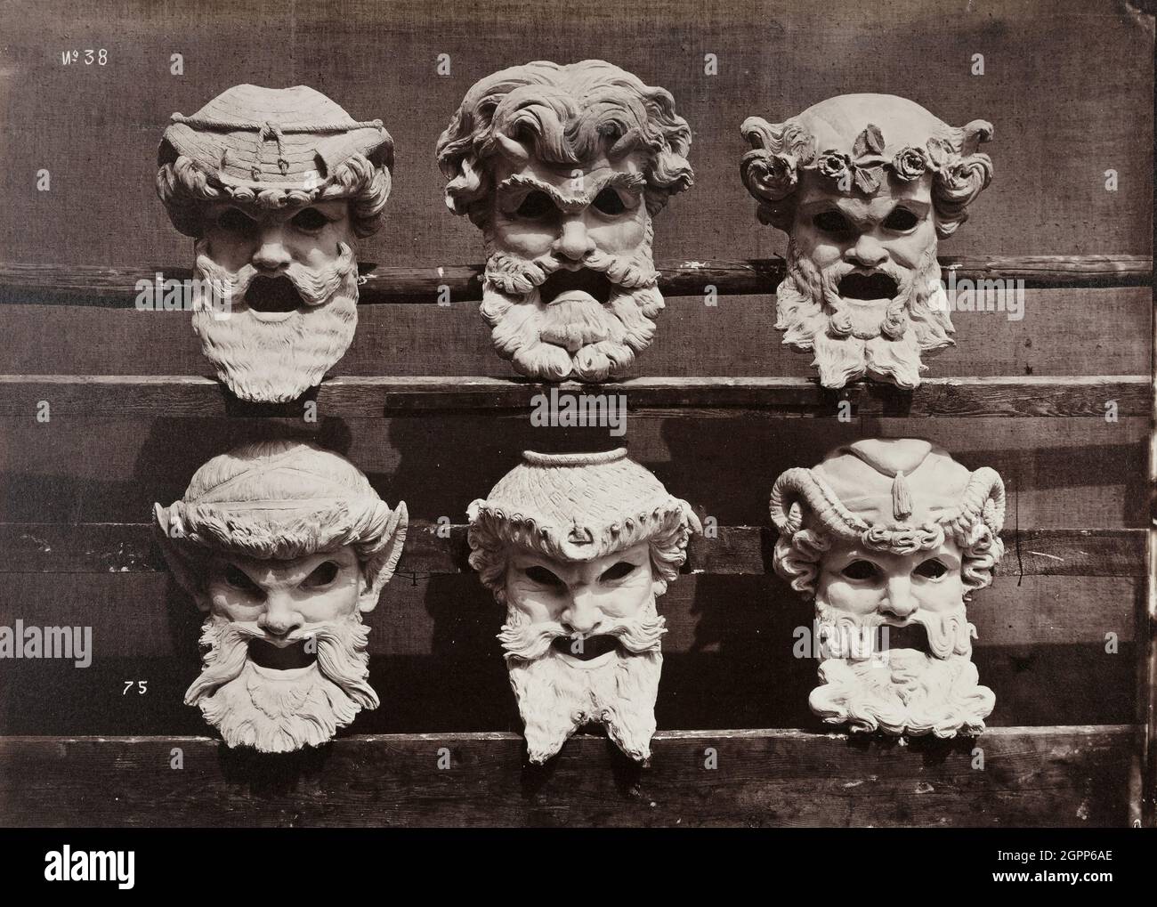 Groteske gesichter -Fotos und -Bildmaterial in hoher Auflösung – Alamy