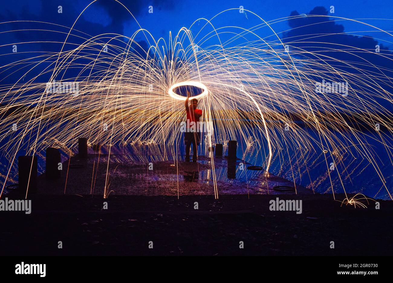 Brennende drahtwolle fotografie -Fotos und -Bildmaterial in hoher Auflösung – Alamy