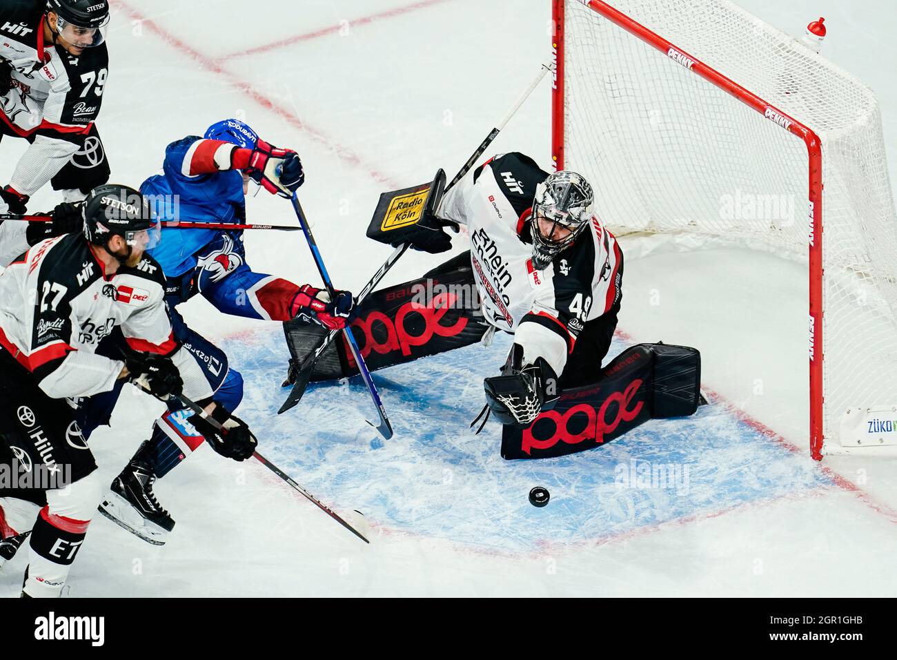 Justin pogge kolner haie -Fotos und -Bildmaterial in hoher Auflösung ...