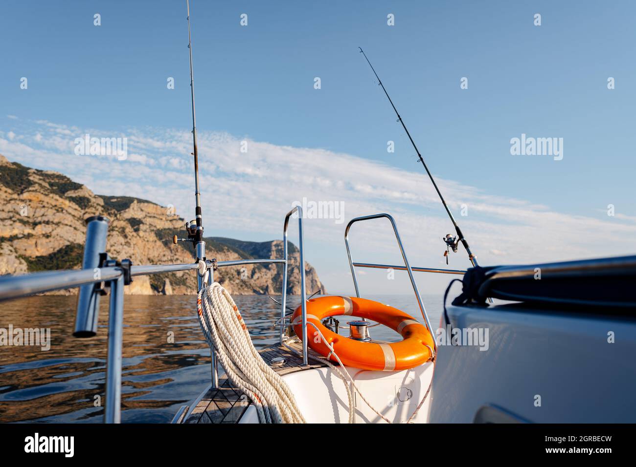 Segelboot sos -Fotos und -Bildmaterial in hoher Auflösung – Alamy