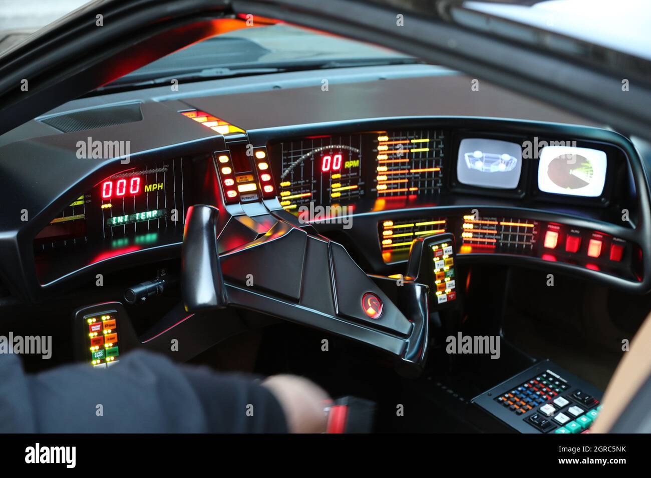 Das Filmauto K.I.T.T. wird für den Einsatz am Set zu Dreharbeiten mit ...