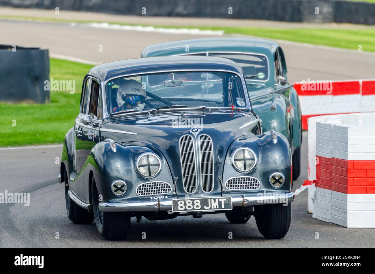 BMW 502 V8 Classic, Oldtimer-Rennwagen, der beim Goodwood Revival 2014 ...