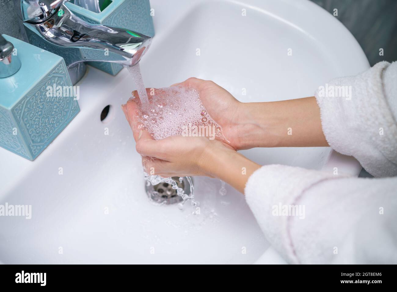 Scrubbing face -Fotos und -Bildmaterial in hoher Auflösung – Alamy