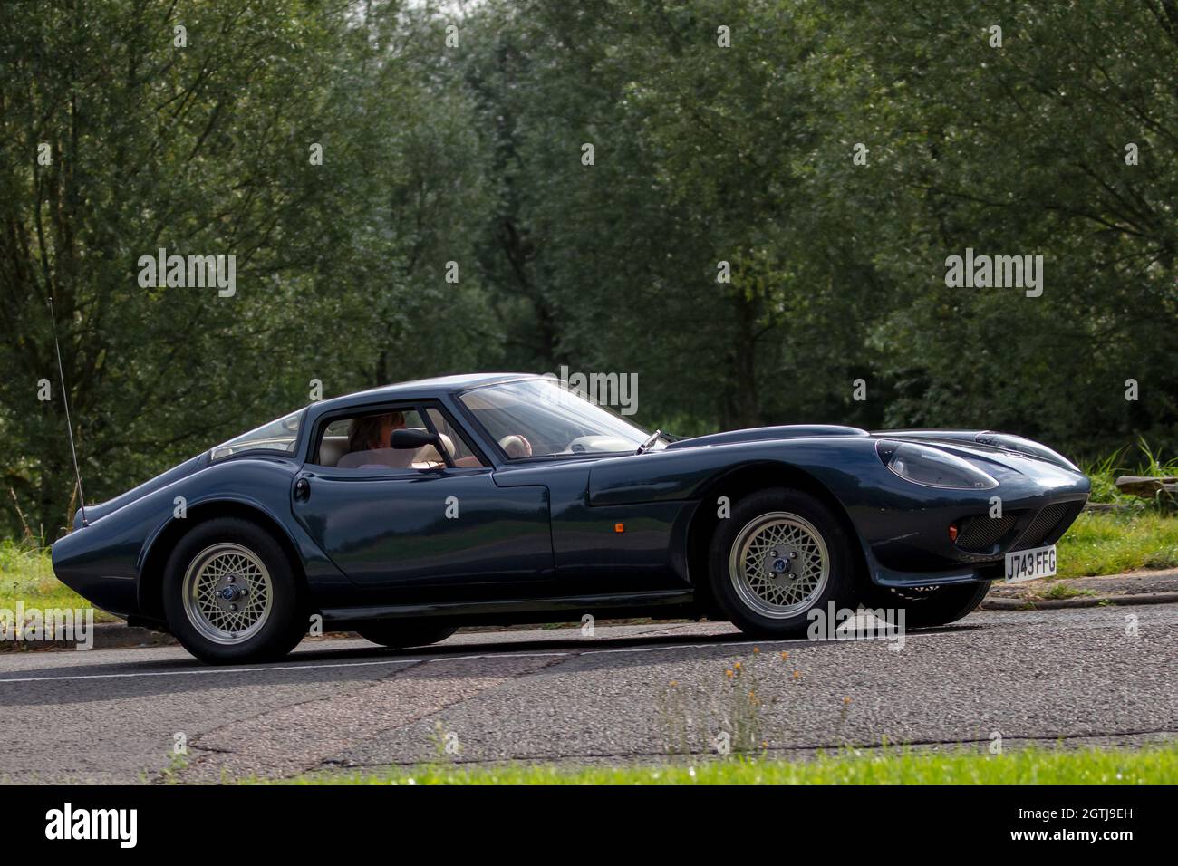 2 sitzer auto mit motor Stockfotos und -bilder Kaufen - Alamy