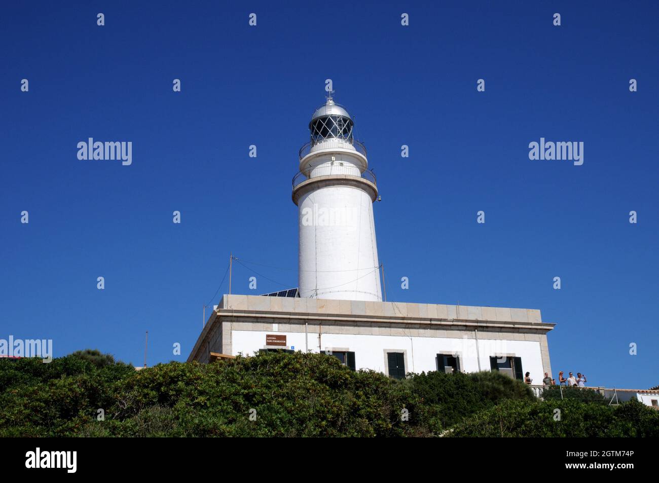 Der Leuchtturm am Cap de Formentor am nördlichen Ende Mallorcas. Die Einbahnstraße zum ...