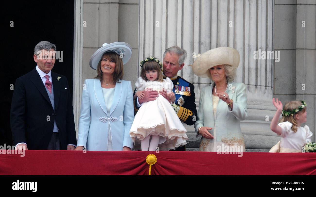 (L-R) Michael Middleton, Carole Middleton, Eliza Lopes, Prinz Charles ...