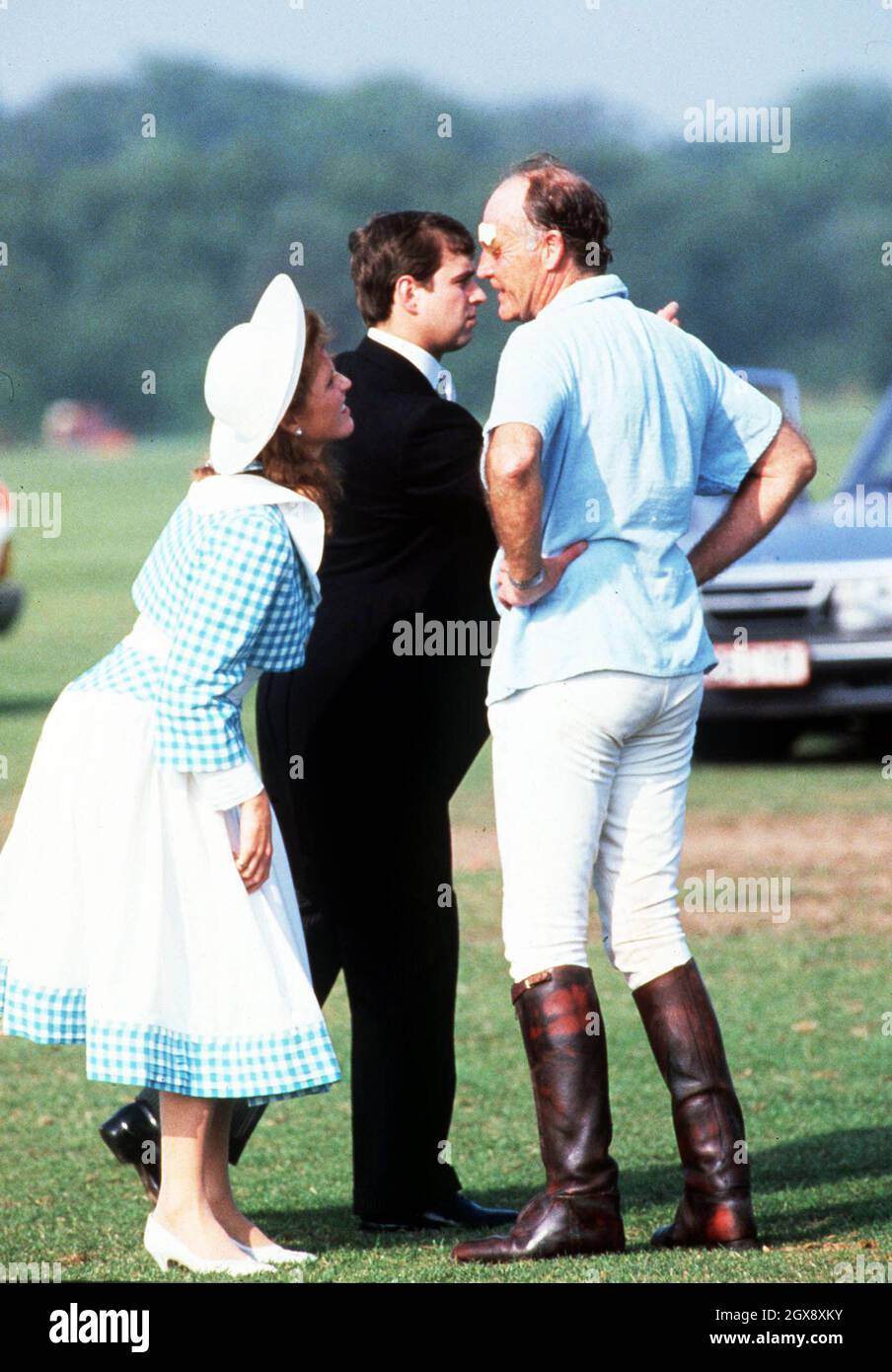 Major Ron Ferguson plaudert mit seiner Tochter Sarah Ferguson und Prinz ...