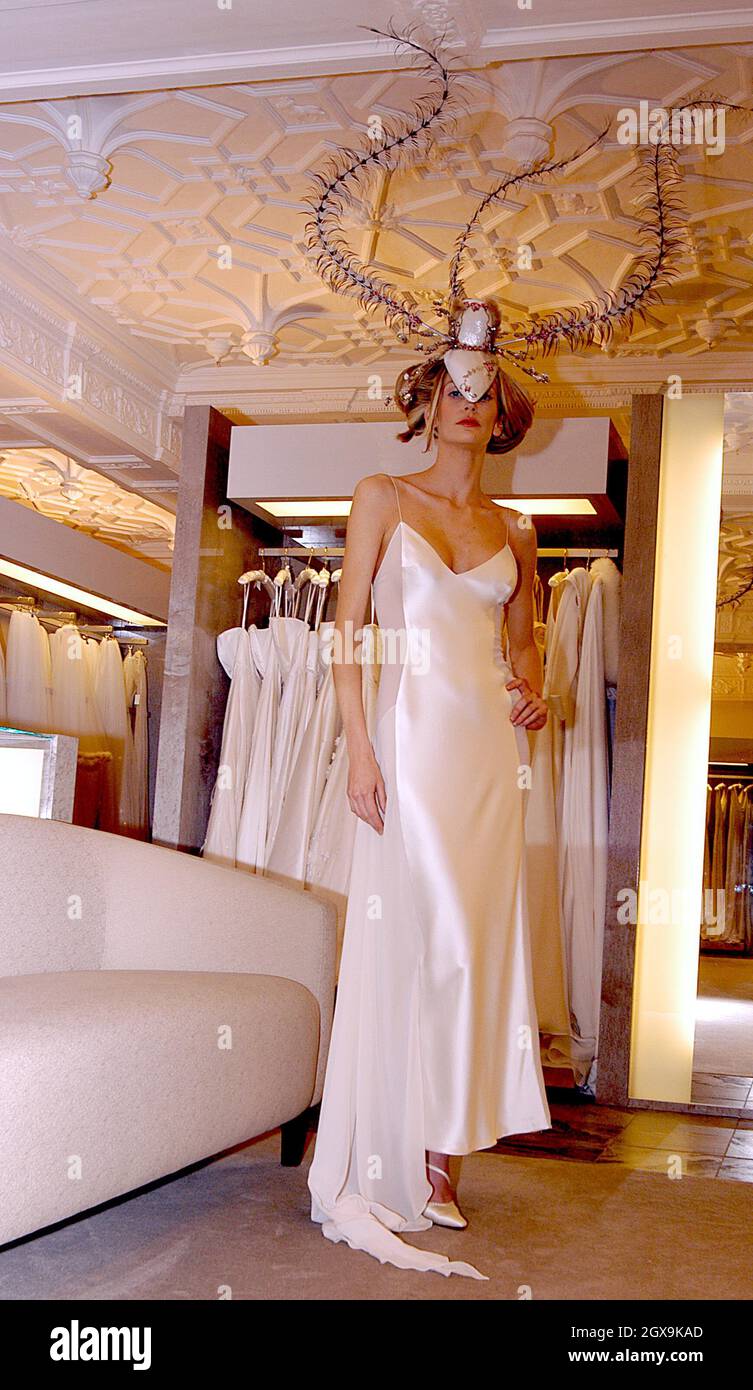 Lisa Butcher modelliert „den teuersten Hut aller Zeiten“ - Â£1,5 ...