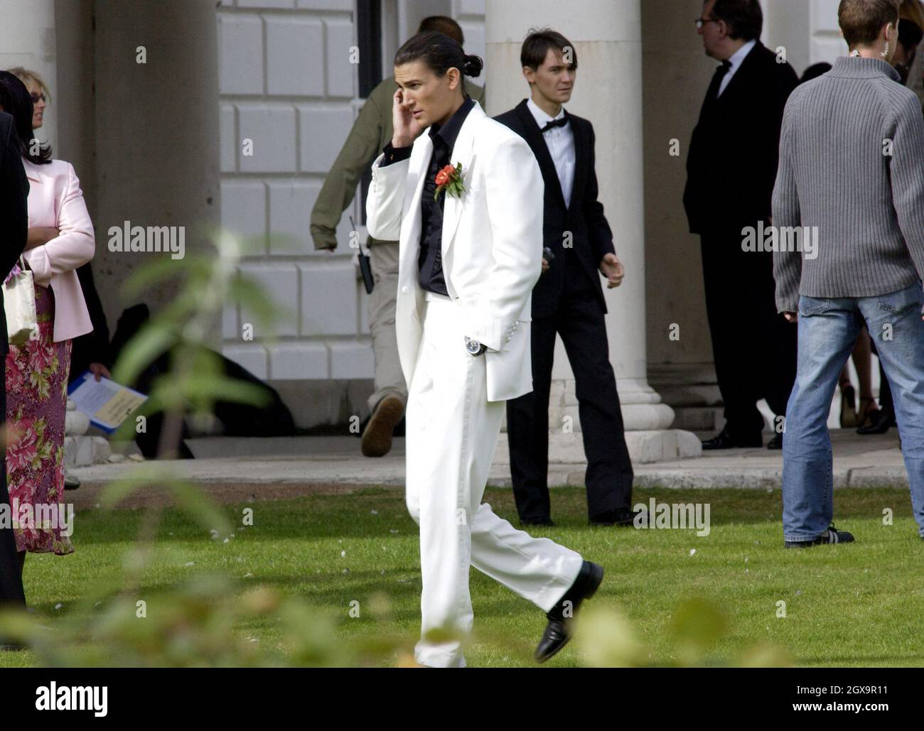 Daniel Schutzmann (der Salvatore Biagi spielt) „Footballer's Wives ...